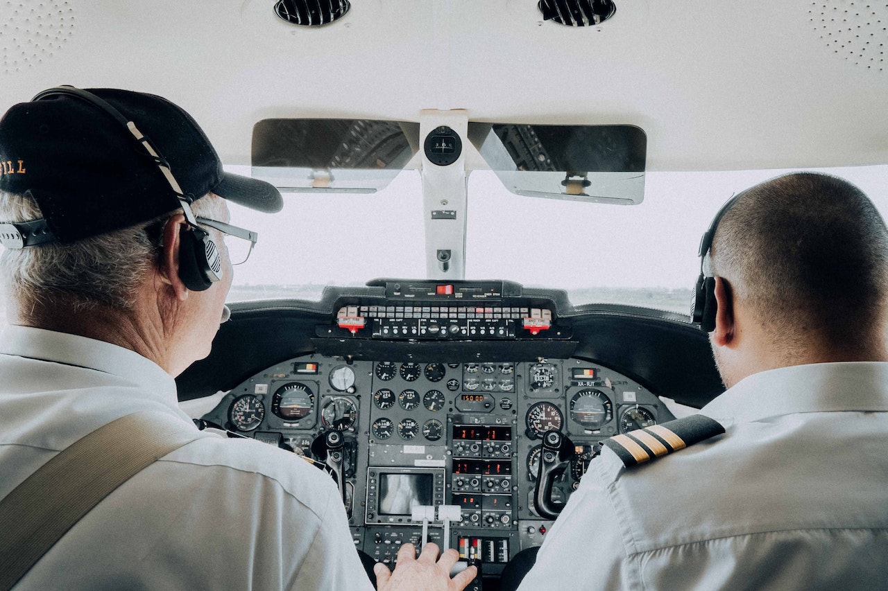 How to Become an Airline Pilot – Opportunity Desk